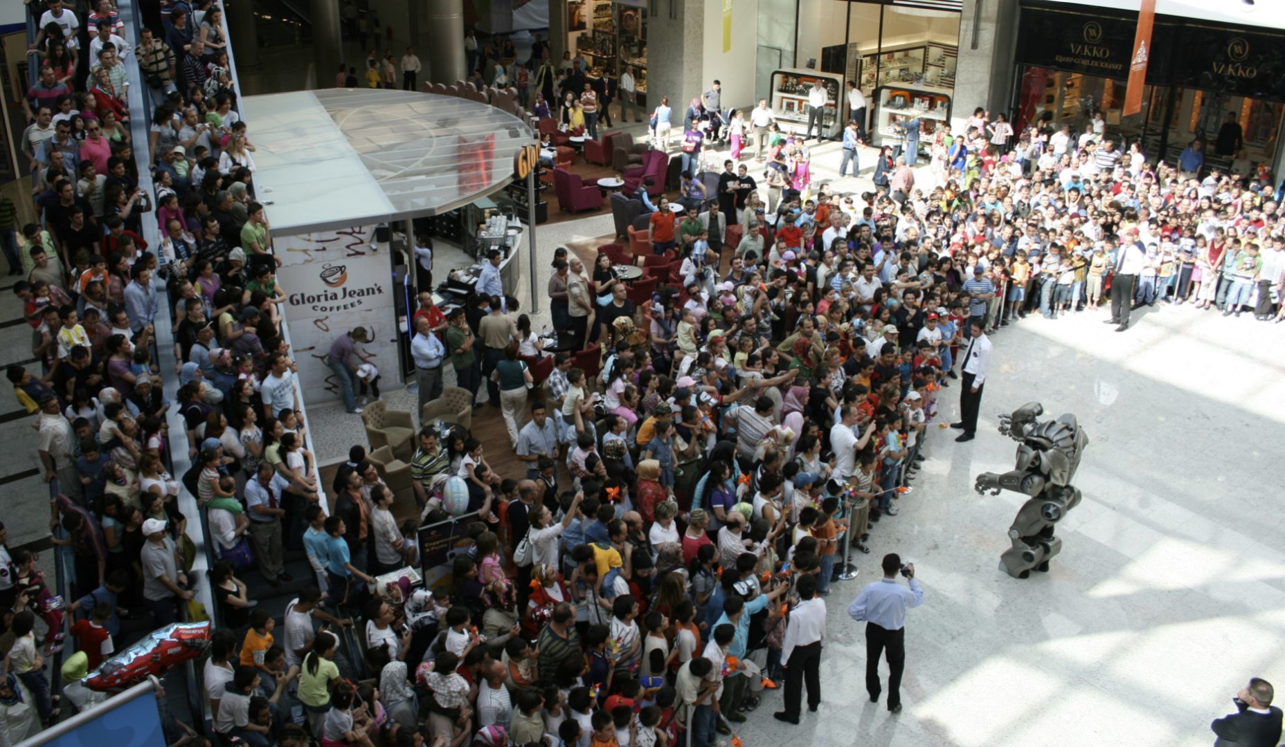 Shopping Mall Entertainment | Cyberstein Robotics